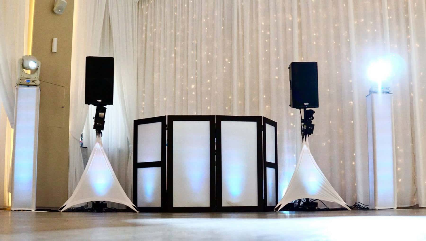 Elegant & Modern DJ Desk - Rendezvény DJ - Wedding DJ